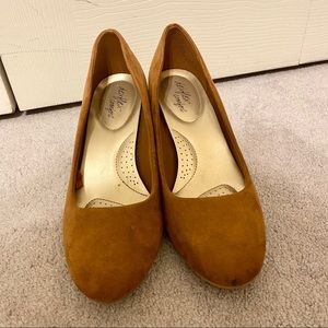 dexflex comfort | Shoes | Dexflex Comfort Brown Faux Suede Heels Wide ...